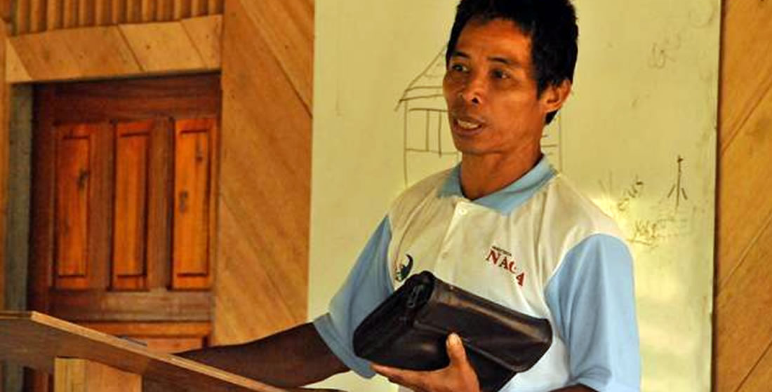 In their hands - Ethnos360