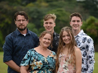 David and Robyn Parry - Ethnos360